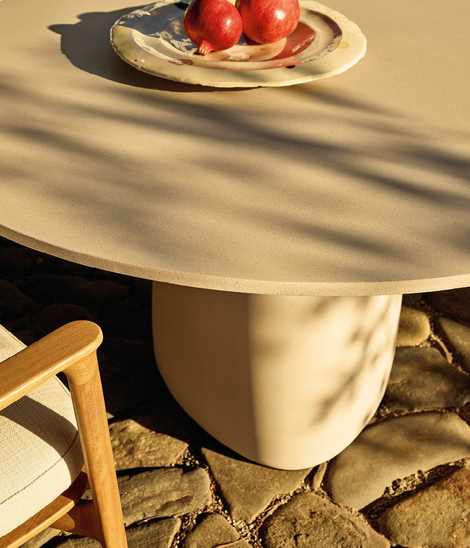 Monolith outdoor dining table – Studio Italia