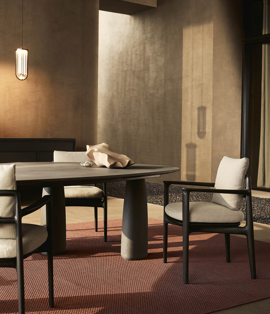 Monolith outdoor dining table – Studio Italia